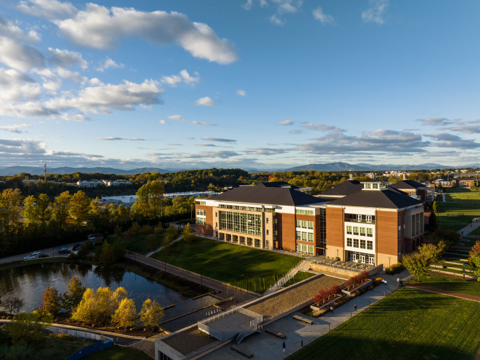 Looking Back: Jerry Falwell Library celebrates 10 years | Liberty Journal