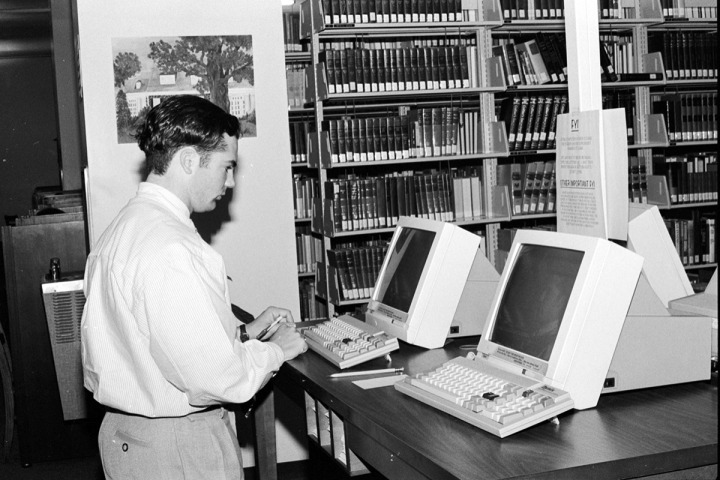 Jerry Falwell Library celebrates 10 years of innovation, vast resources ...