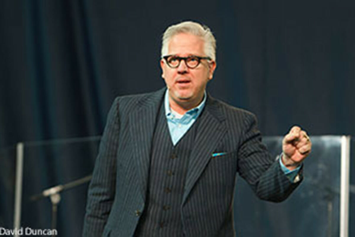 Glenn Beck gives blueprint for life at final Convocation of semester ...