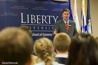 Sen. George Allen shares wisdom with government students | Liberty News