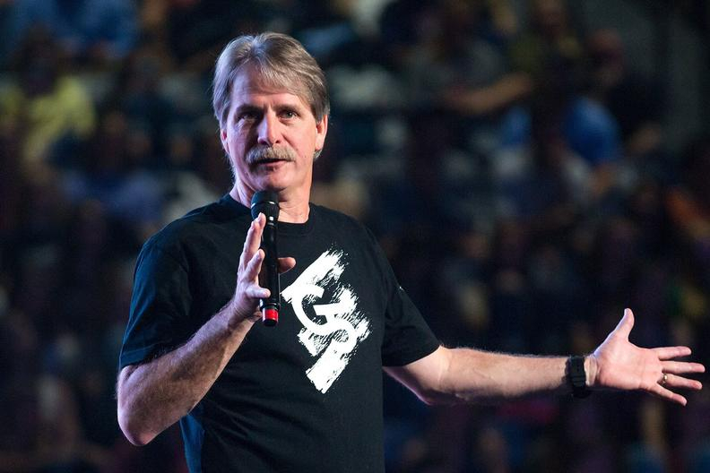 Jeff Foxworthy brings humor and compassion to the Convocation stage ...