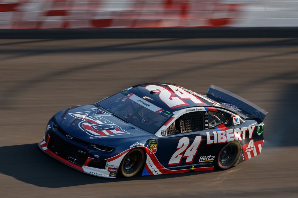 Liberty honors veteran students during NASCAR race | Liberty News