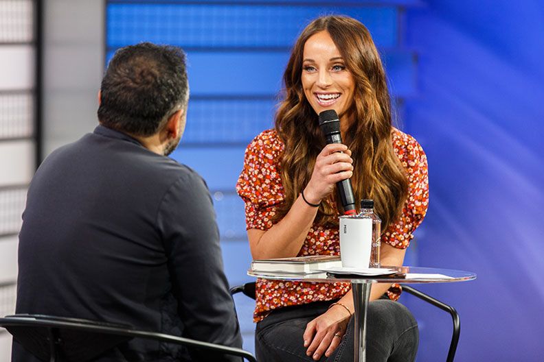 Bestselling author Jordan Lee Dooley kicks off online livestream ...