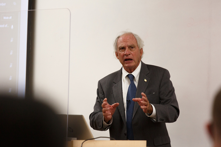 Former CIA director Porter Goss visits government classes, addresses ...
