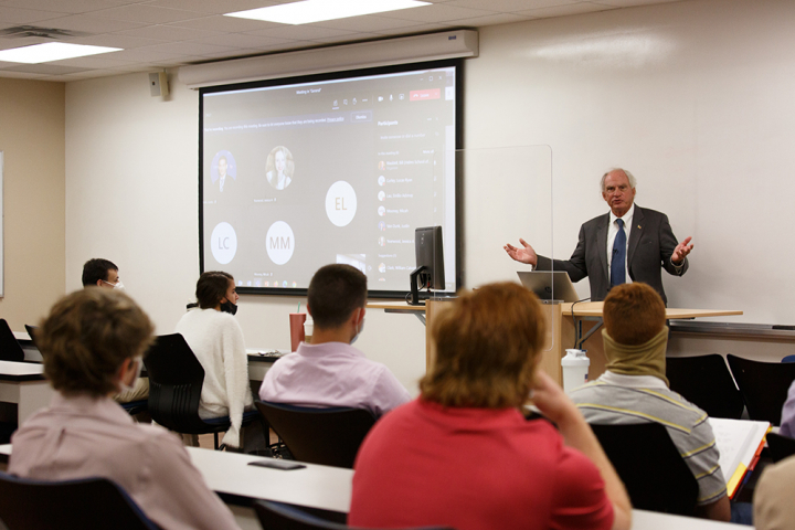 Former CIA director Porter Goss visits government classes, addresses ...