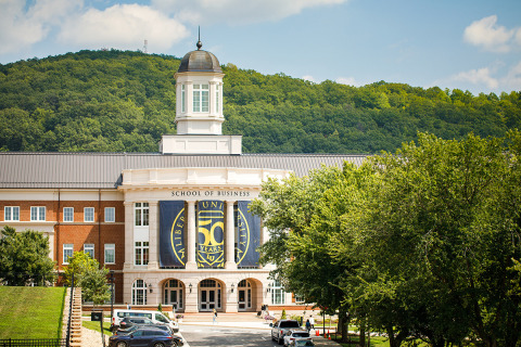 New Apple Authorized Campus Store open in DeMoss Hall » Liberty News