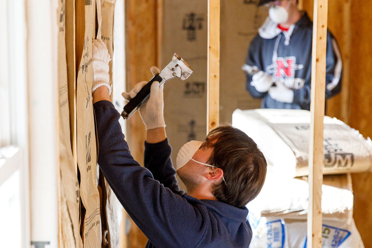 Liberty students volunteer with Habitat for Humanity to build home for ...