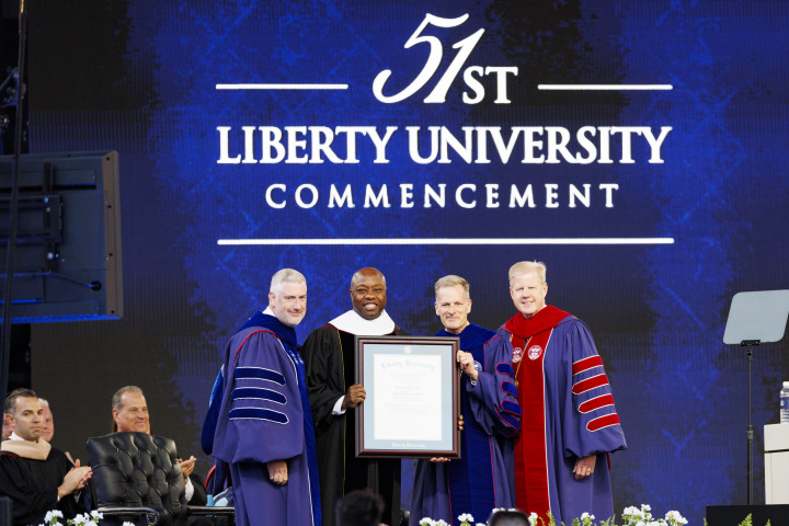 U.S. Sen. Tim Scott delivers Commencement keynote address at Liberty ...