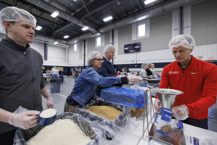 Over 1,000 LU students serve at campus meal packing event for Haiti ...