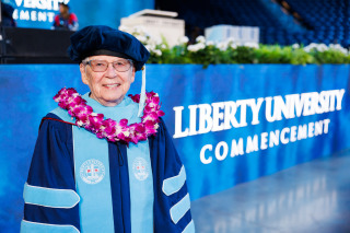 94-year-old graduate crosses Liberty University graduation stage on ...