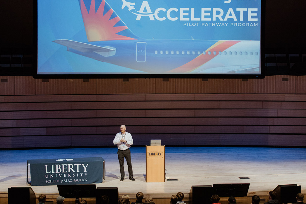 New Apple Authorized Campus Store open in DeMoss Hall | Liberty News
